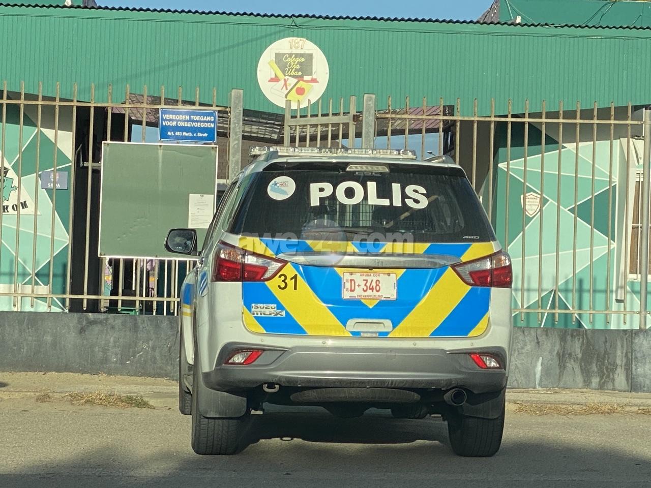 Juffrouw a yama polis pa bin school y constata locual un mayor ta haci cu su mesun yiu! – AWE24 ...