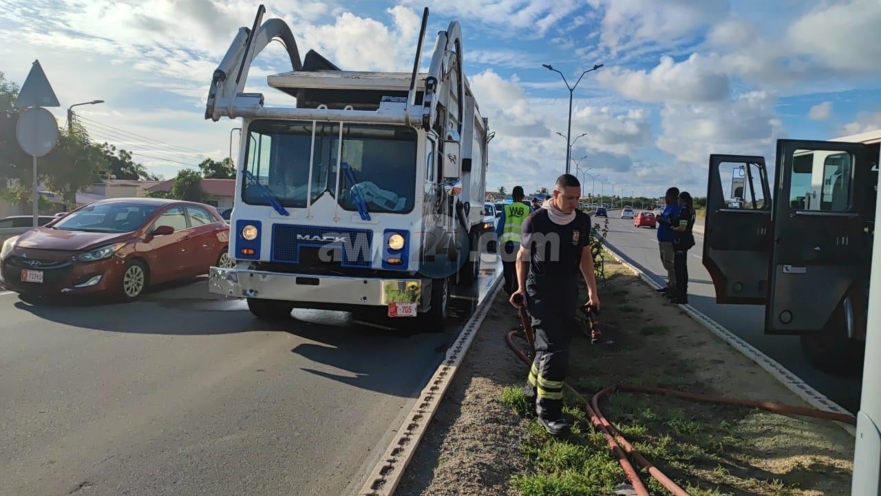 Carton a bula bay riba motor di truck di sushi y esaki a pega na candela. – AWE24.com Bo centro ...