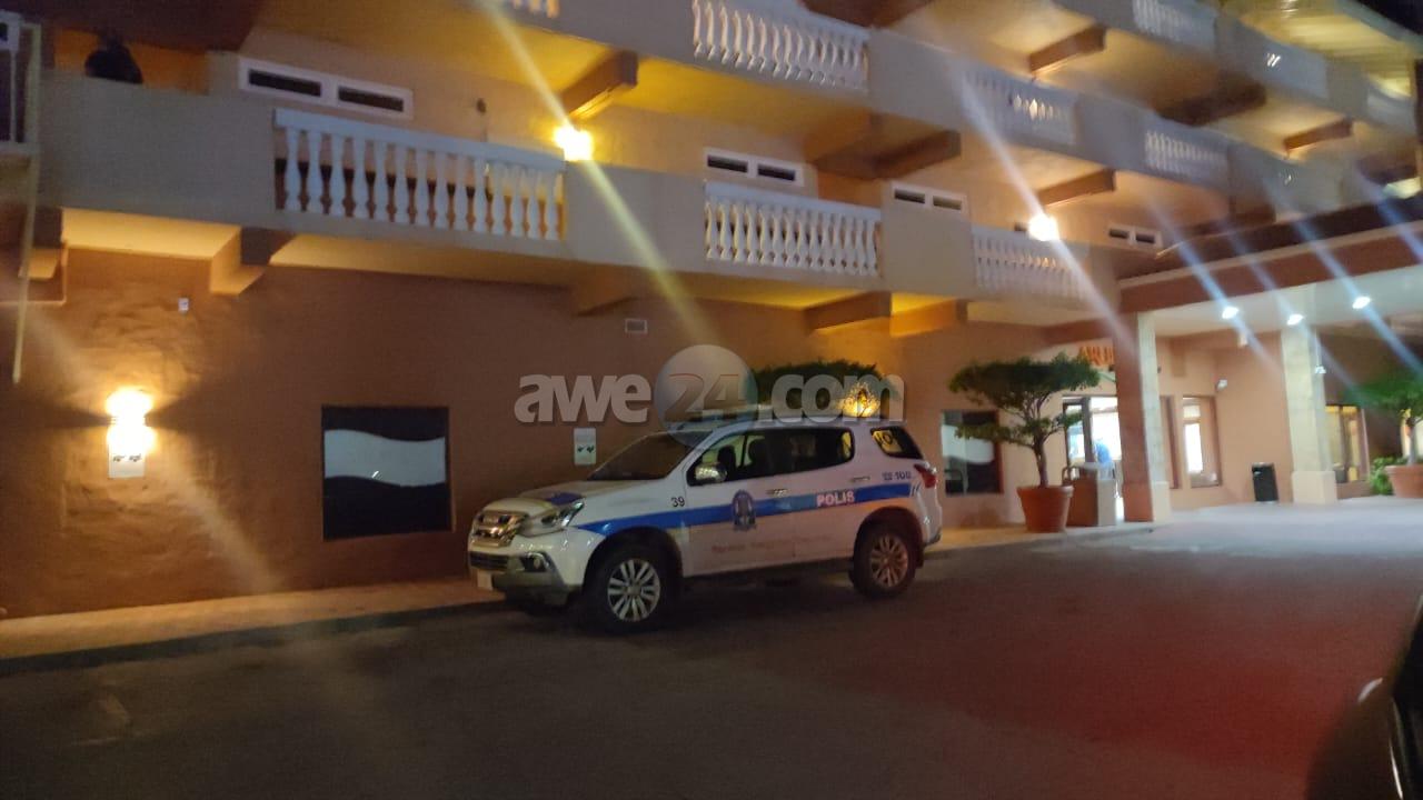Polis a bay cu urgencia un low-rise hotel pa un posibel pelea entre ...