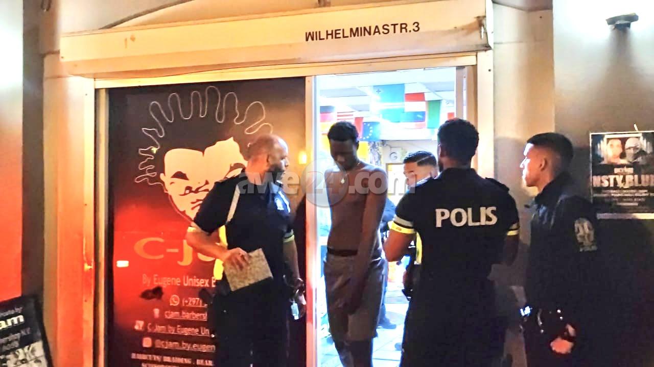 [VIDEO] Hoben a ricibi un hinka den lomba despues di un pelea entre 2 ...