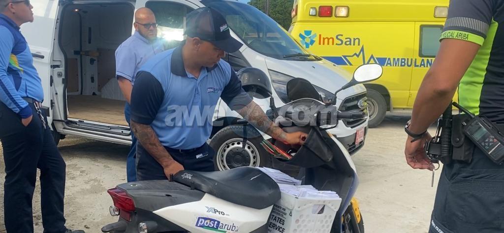 [VIDEO] Postbode riba scooter a dal abao riba e tanto buraconan riba e ...