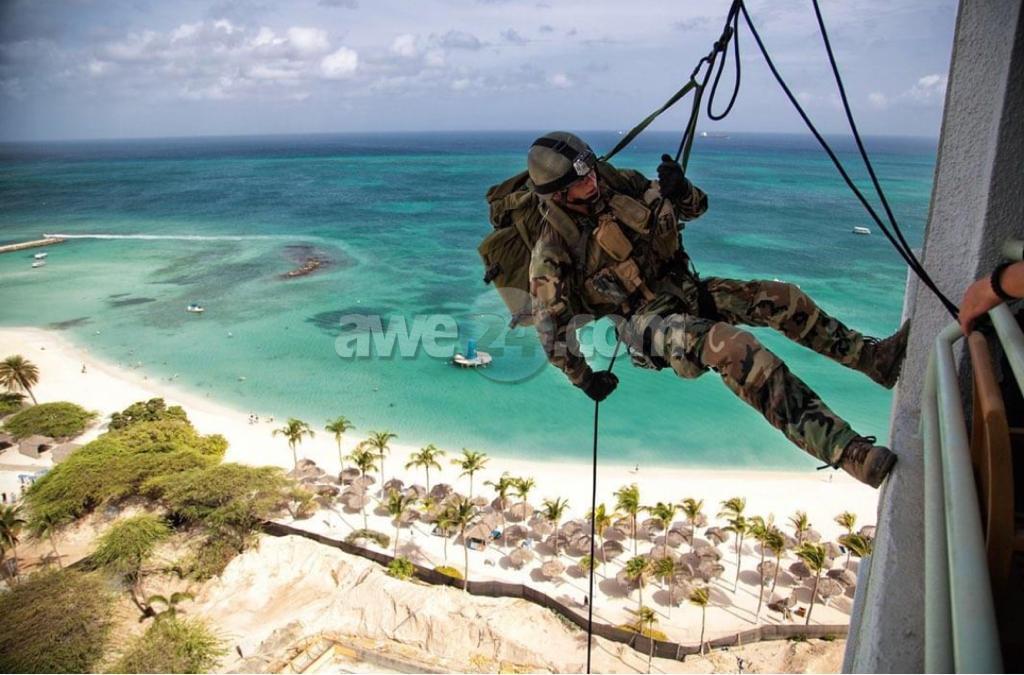 Den e Mariniers Kazerne Savaneta na Aruba, entre otro, tin un squadron ...