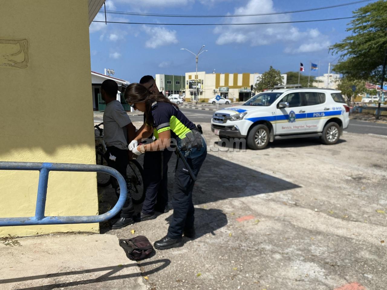[VIDEO] Polis a gara persona cu a ranca nummerplaat di otro auto pero a ...