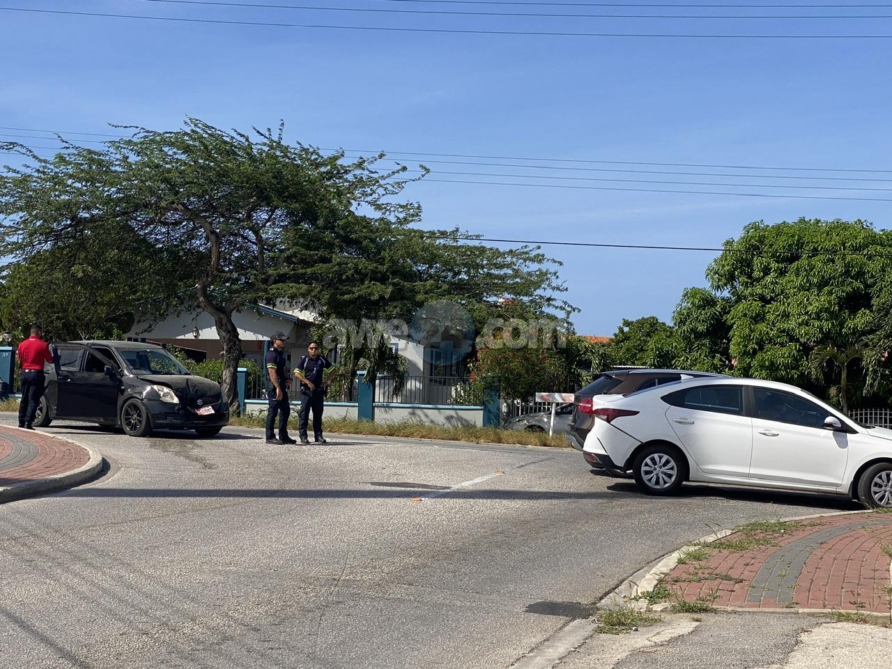 Varios auto a accidenta na Paradera – AWE24.com Bo centro di ...