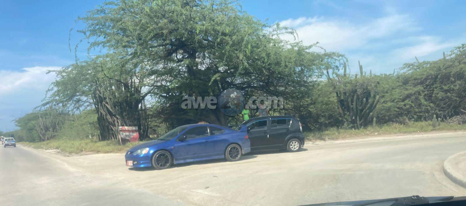 Auto a dal tras di otro na e crusada dilanti Cayena Mall – AWE24.com Bo ...