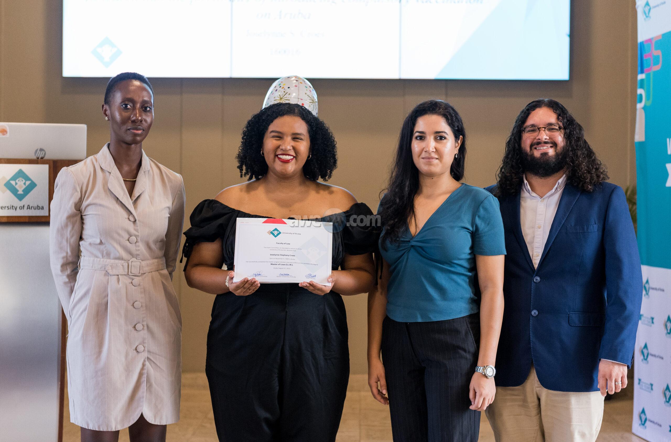 A gradua di Universidad di Aruba, Joselynne Stephany Croes. – AWE24.com ...