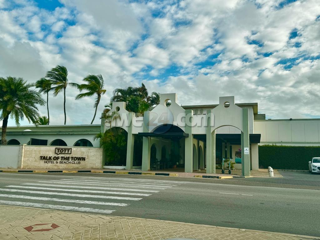 Choller a drenta Talk of the Town y molestia tur hende eynan – AWE24 ...