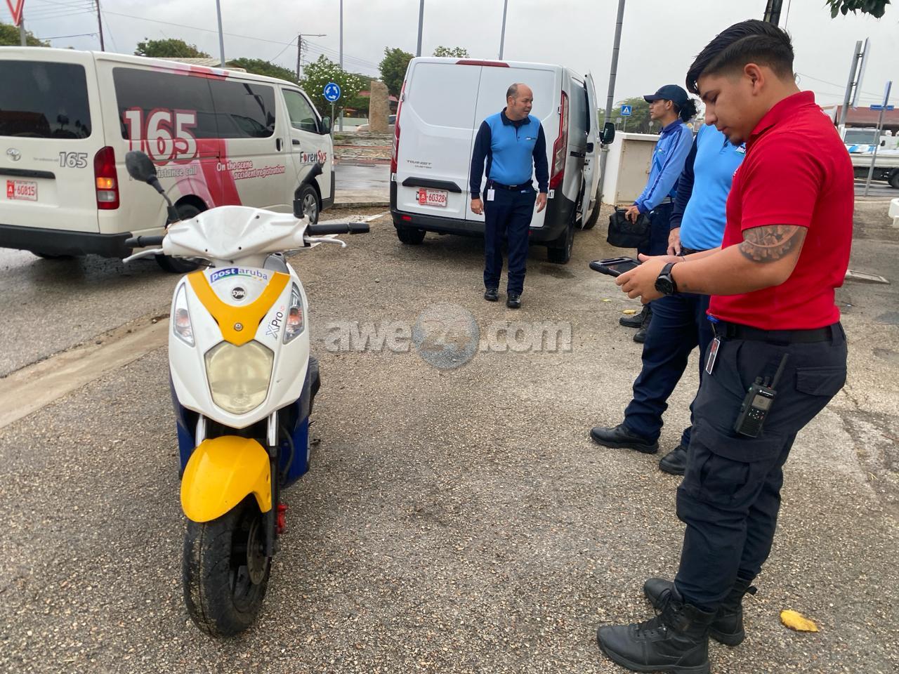Dama chauffeur no a duna preferencia na un postbode riba e rotonde ...