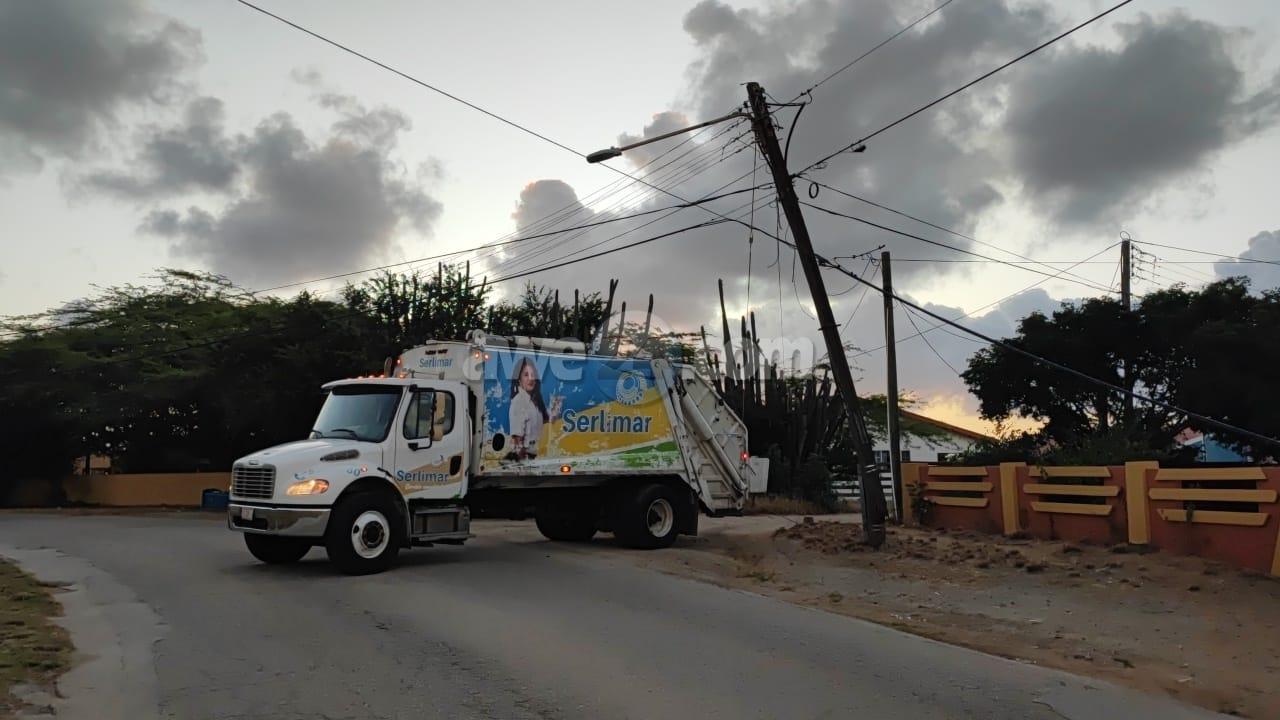 [VIDEO] Truck di piki sushi di Serlimar a haak den spaandraad di palo ...