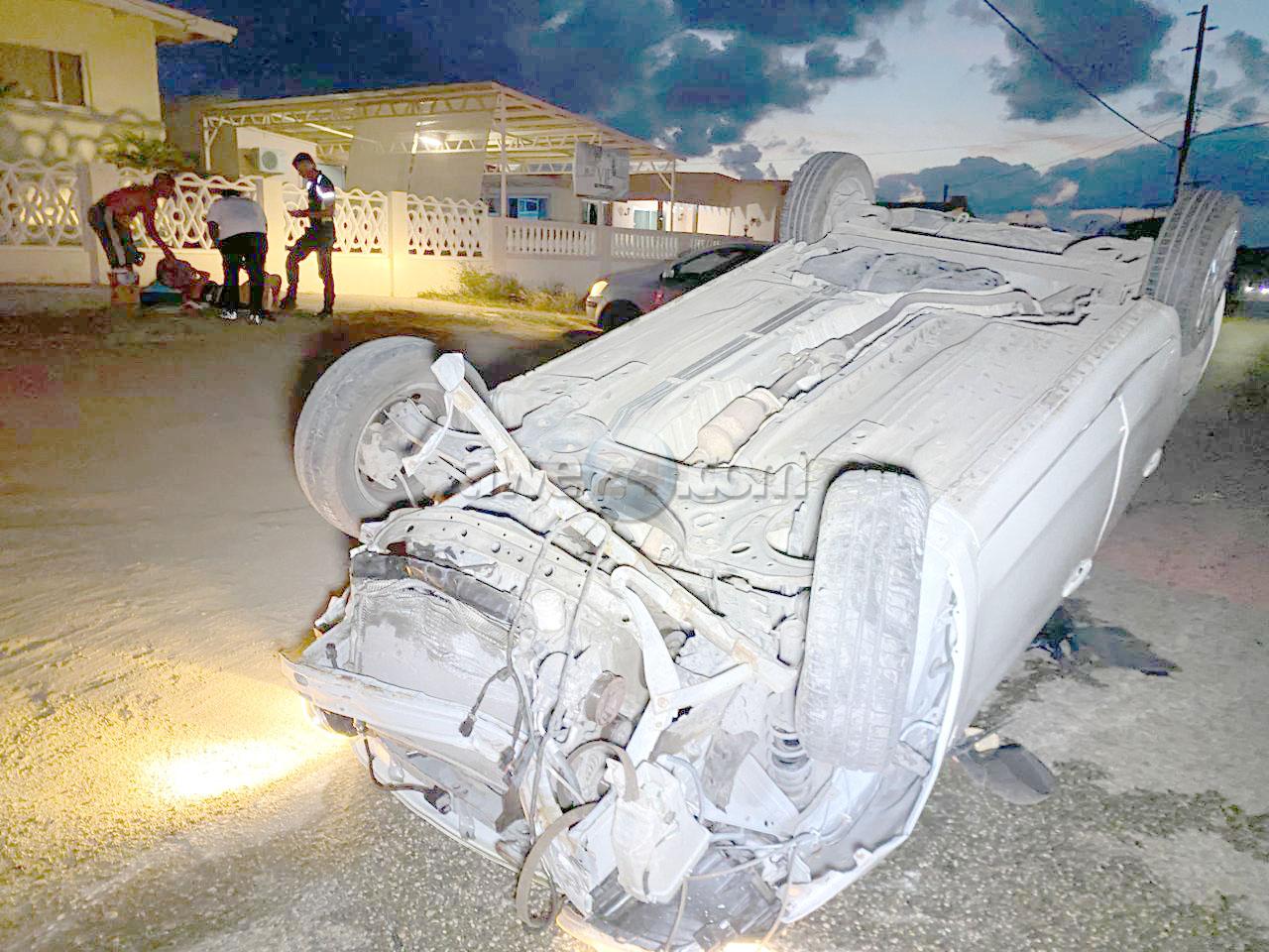 [VIDEO] Dama chauffeur a kita pa auto cu a sali su dilanti y ela dal ...