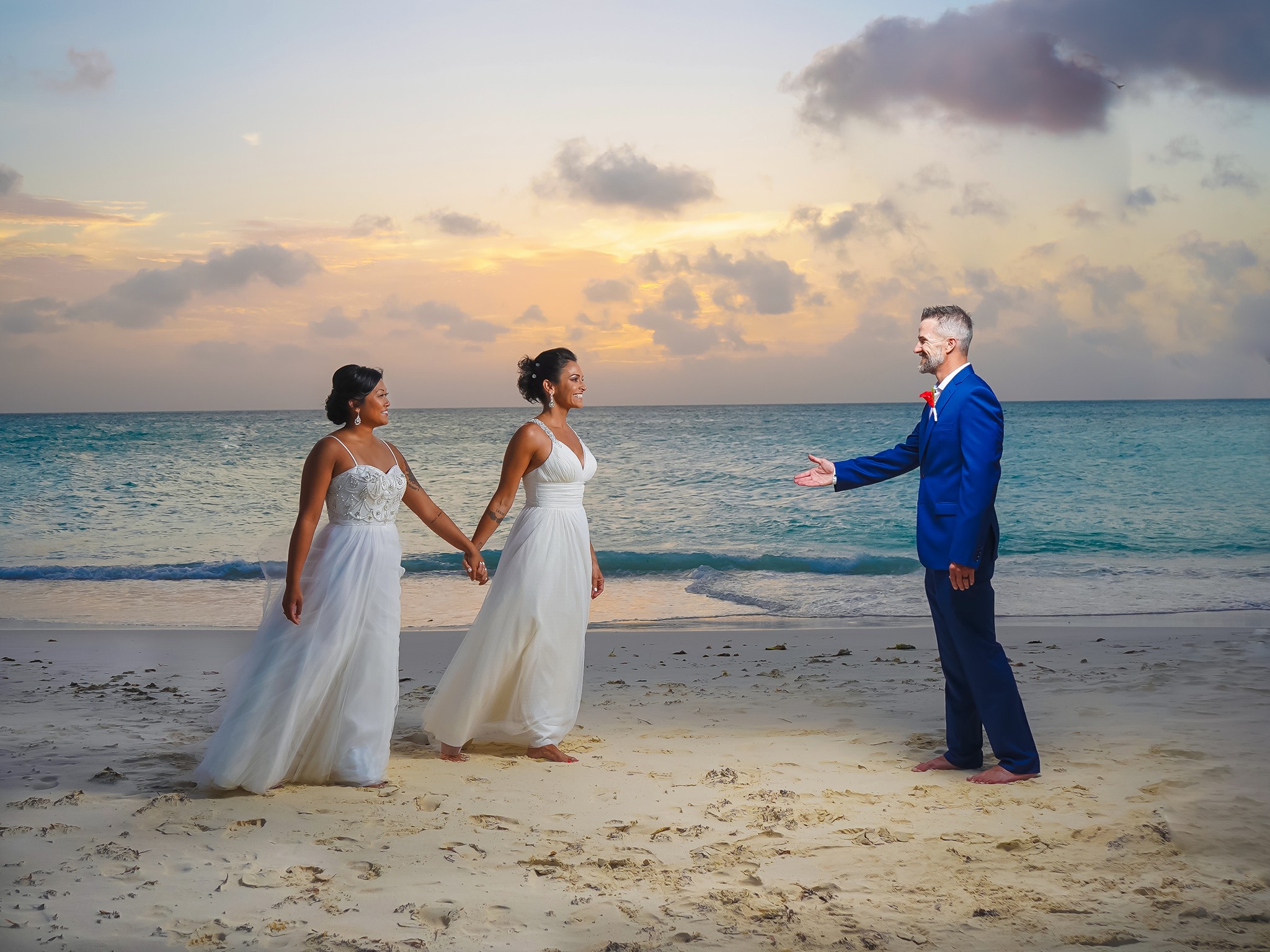 PAID AD: Amor no ta limita na un persona: Grupo poligamo na Aruba tambe ...