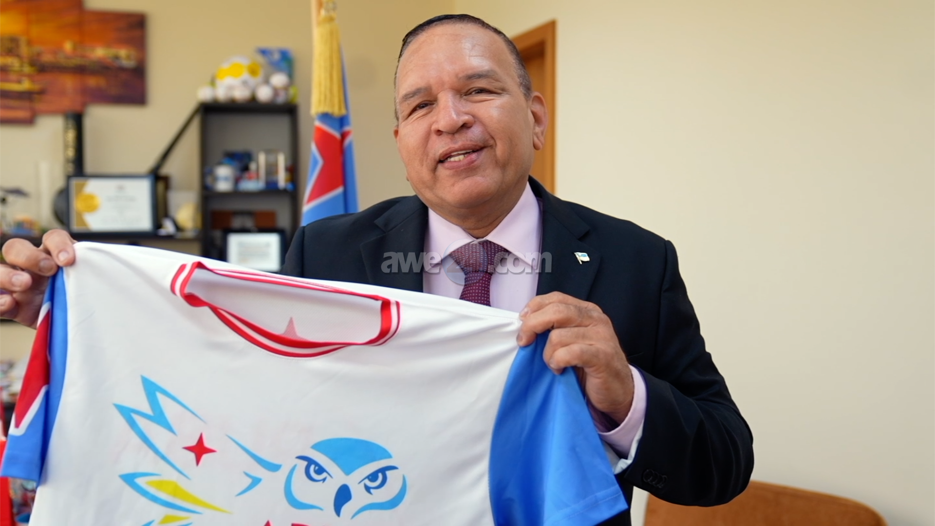 MINISTER ENDY CROES TA DESEA ELLIOTT LOONSTRA HOPI EXITO DURANTE ...