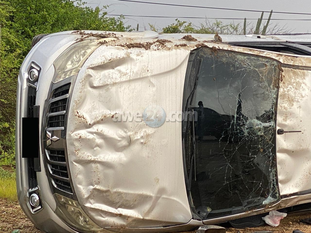 Chauffeur di pick-up a perde control y a bolter na e birada pariba di ...