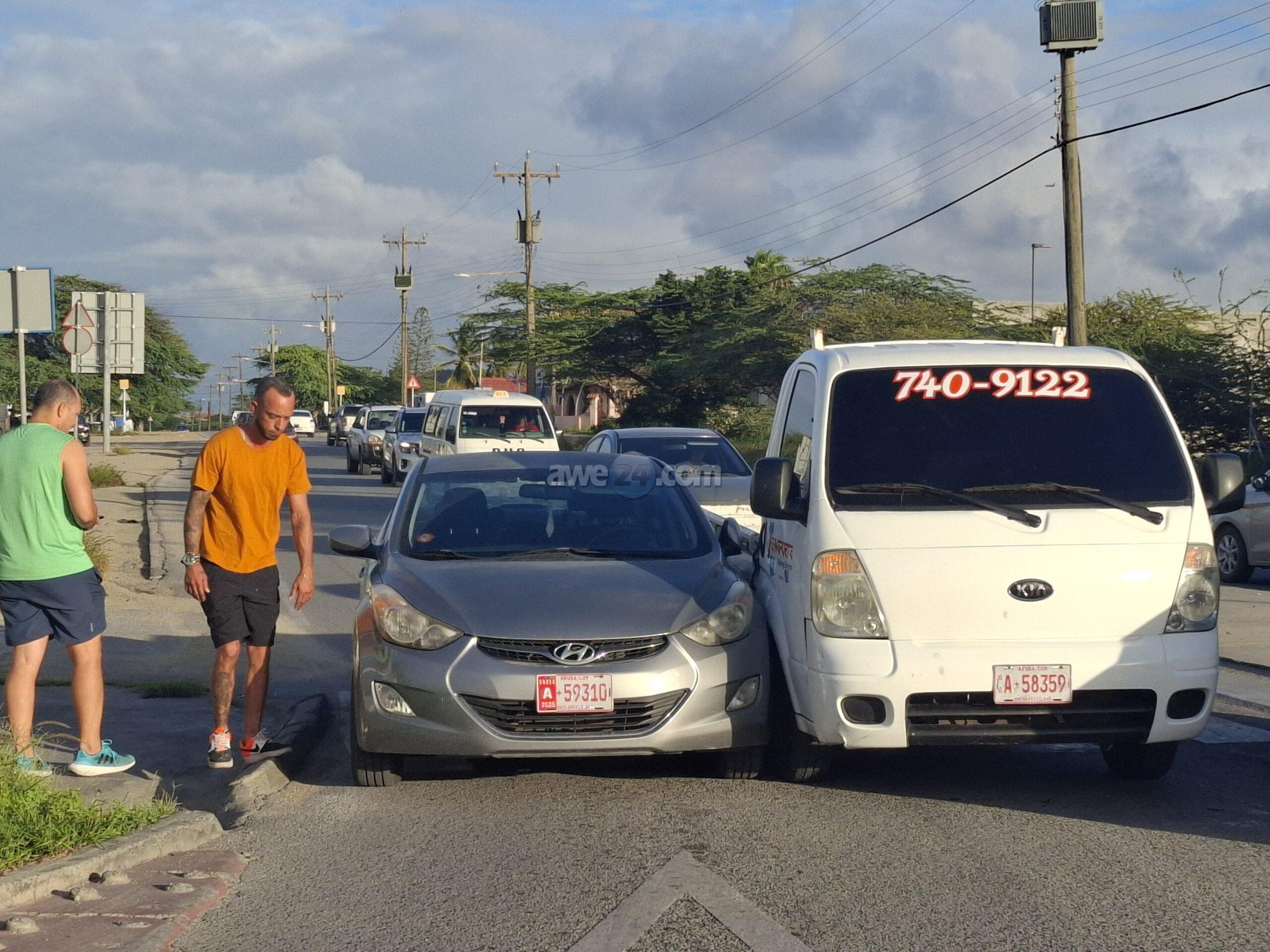 Accidente ora un pick-up a bay cambia di banda sin a wak auto ta bin ...