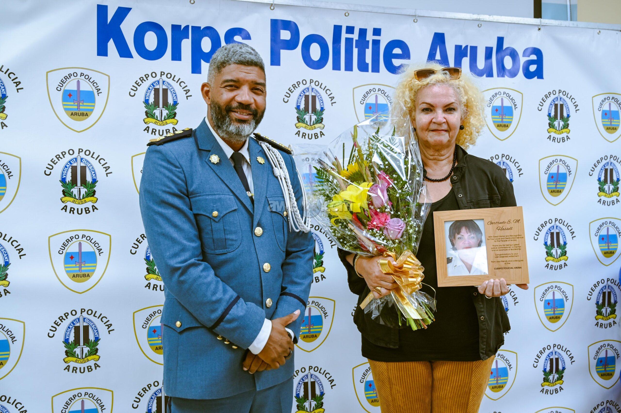 Despues di 22 aña comisario di Polis HONRA: CUERPO POLICIAL A DESPEDI ...