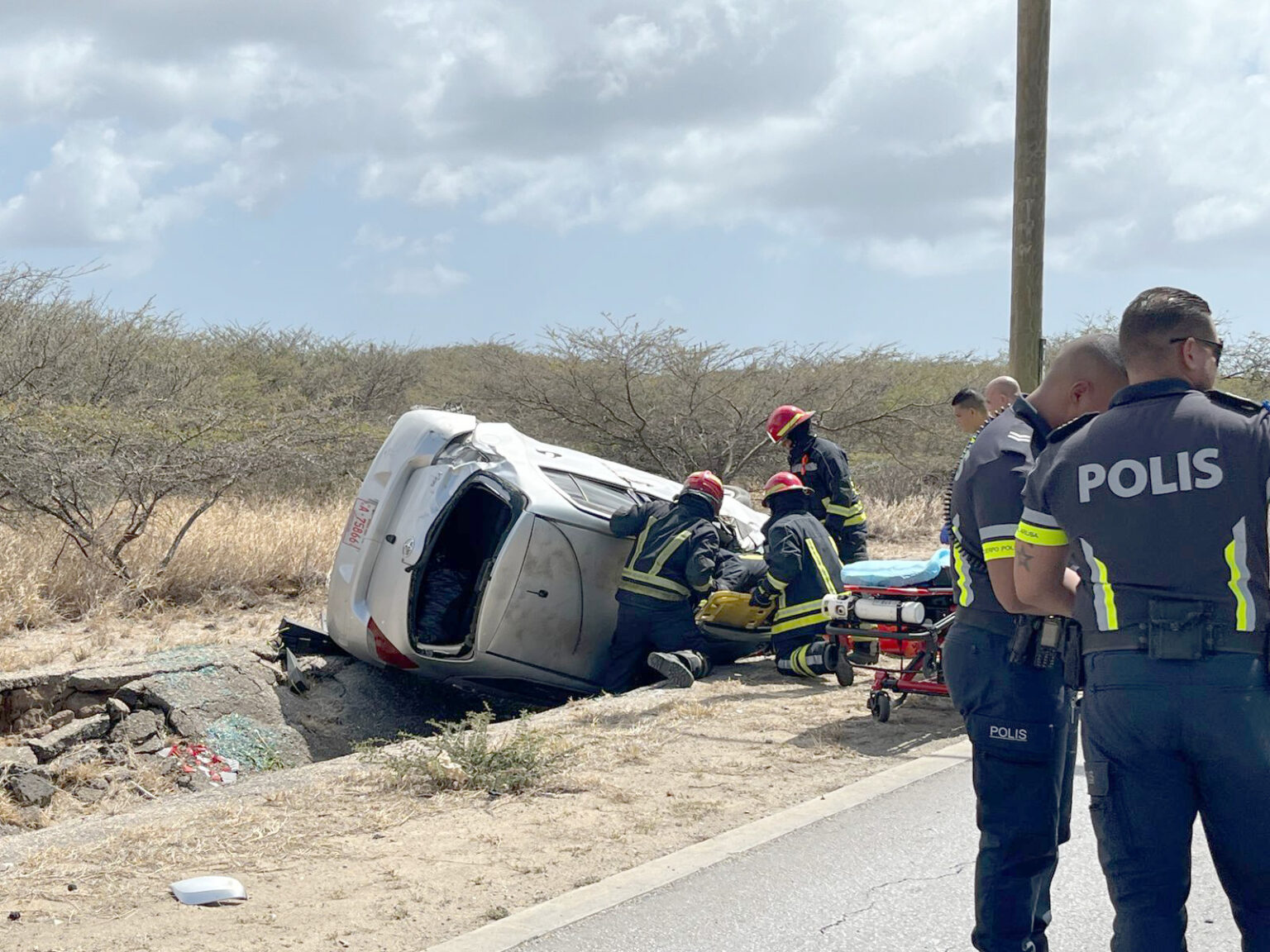 Dama chauffeur di un Toyota Vitz a perde control bay cay den e greppel na Hato – AWE24.com Bo ...