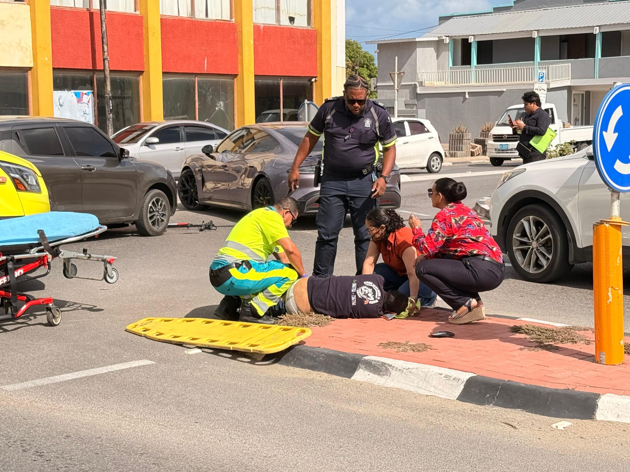 [VIDEO] Accidente cu hende herida entre un auto y un step electrico na ...