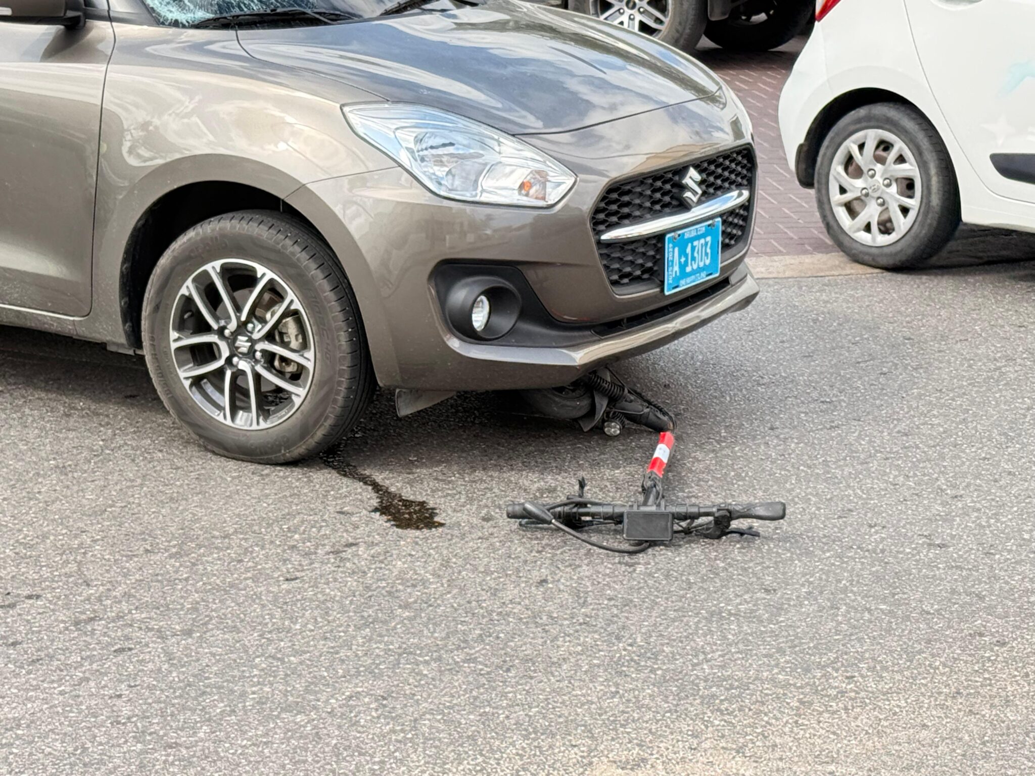 [VIDEO] Accidente cu hende herida entre un auto y un step electrico na ...