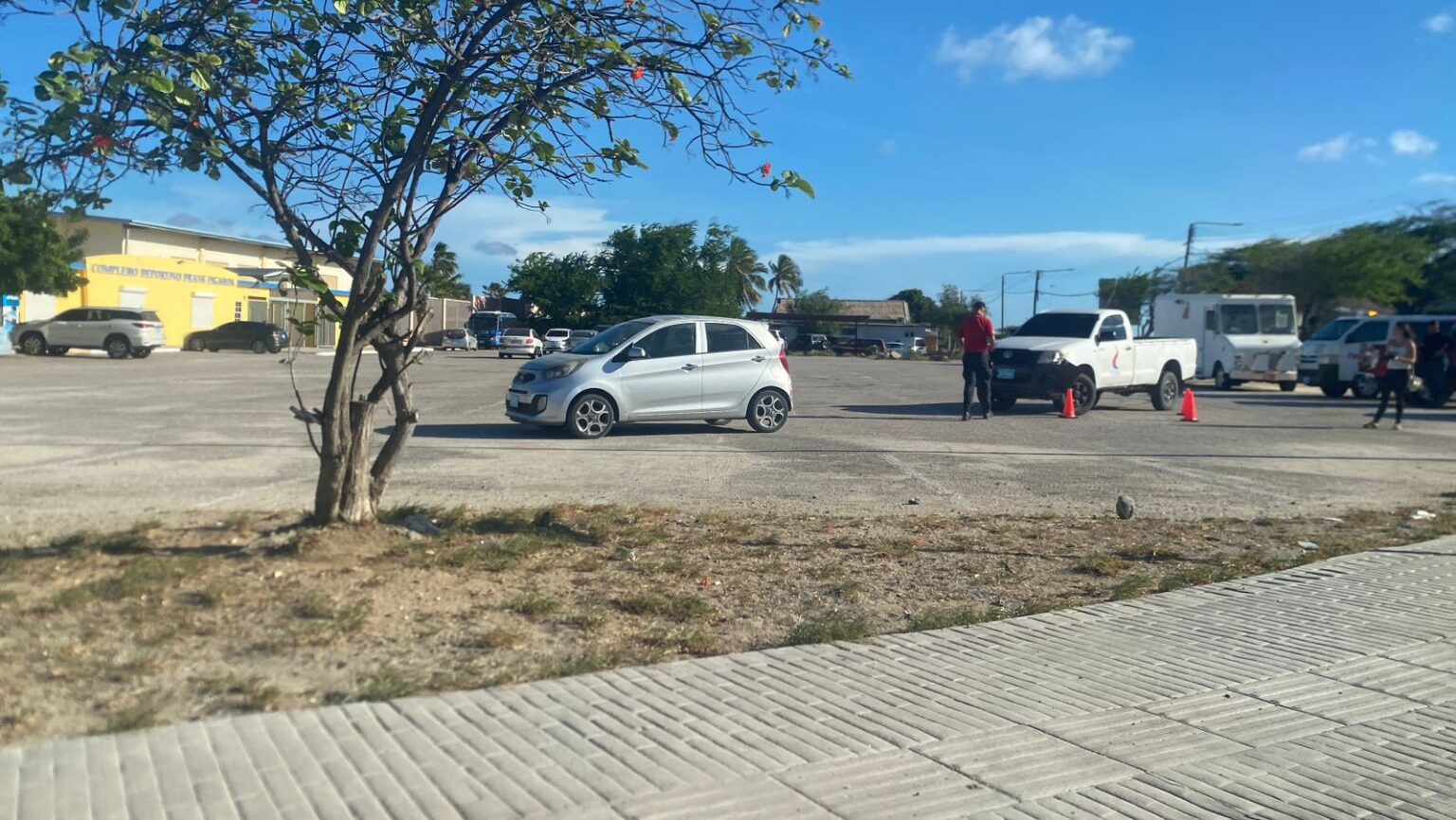 Chauffeur di pick-up no a regula su velocidad ni a mantene distancia a ...