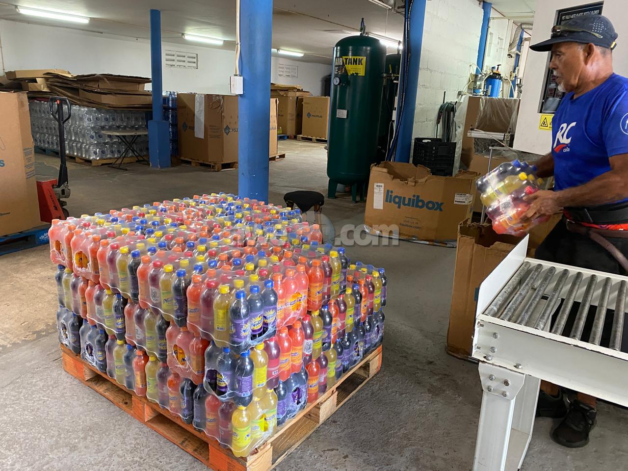 RC Cola y Nesbitt’s ta desea su clientela y Aruba en general un Felis ...