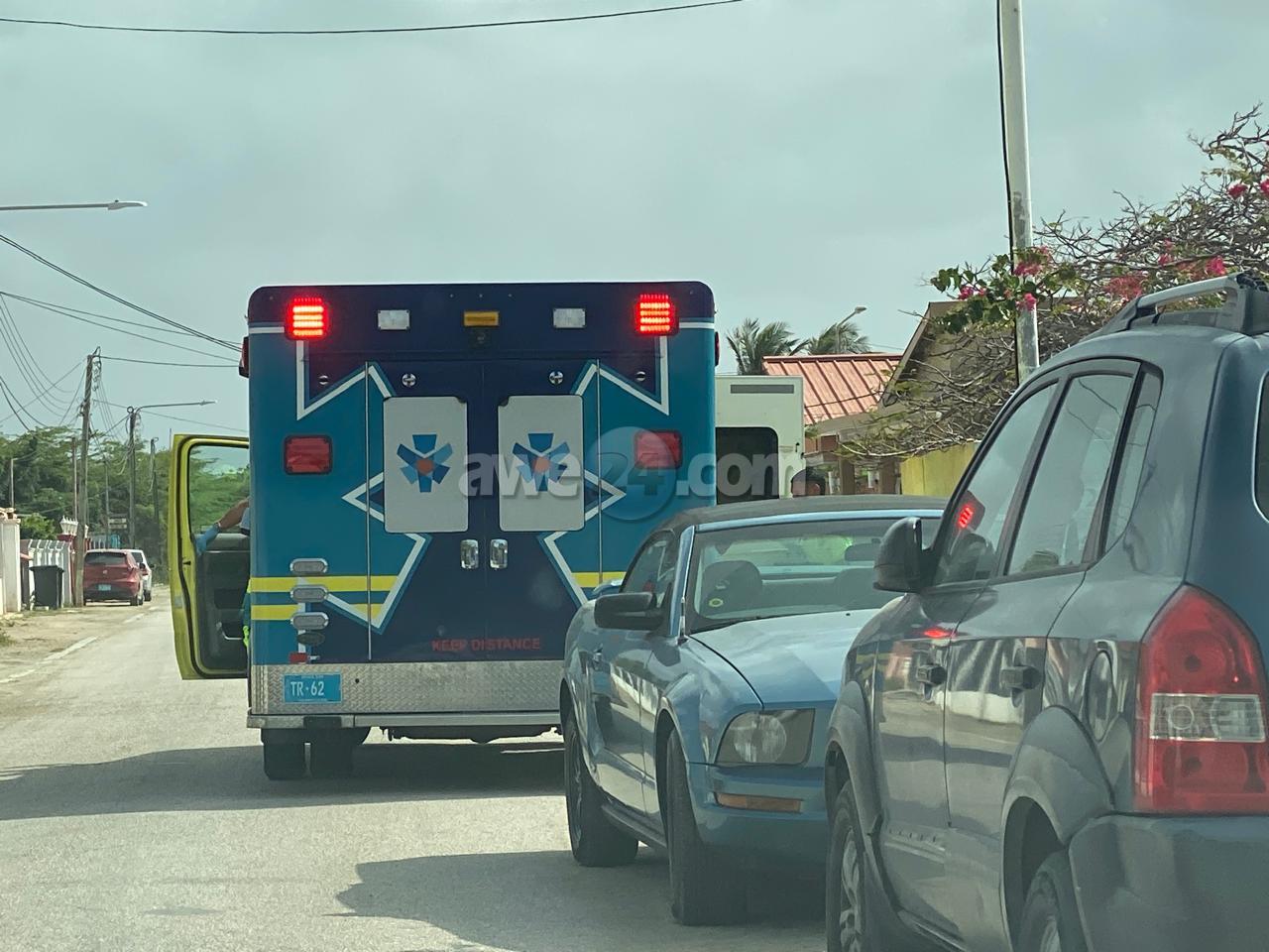 Ambulans a bay pa persona cu a bira malo despues di pika door di abeha ...